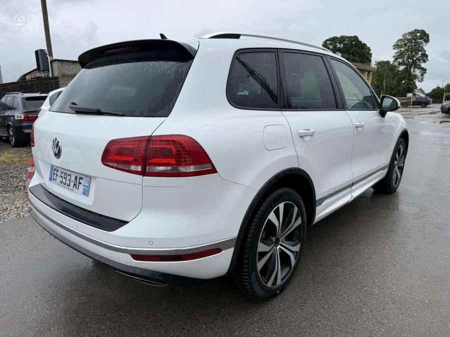 Balts Volkswagen Touareg 2016 Tauragė, ar dzinēja tilpumu 2.97 L un nobraukumu 334 tūkst. km par 15500 €, foto 4 vietnē AUTOMOTO.COM.LV