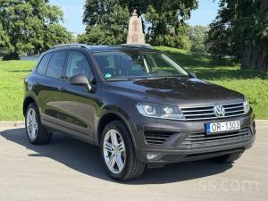 White Volkswagen Touareg 2016 in Riga, with an engine capacity of 3.00 L and mileage of 0 thousand km for 14550 €, photo 3 on AUTOMOTO.COM.LV
