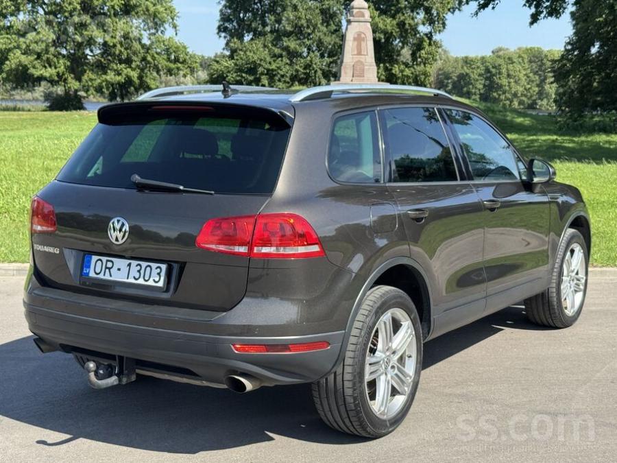 White Volkswagen Touareg 2016 in Riga, with an engine capacity of 3.00 L and mileage of 0 thousand km for 14550 €, photo 4 on AUTOMOTO.COM.LV