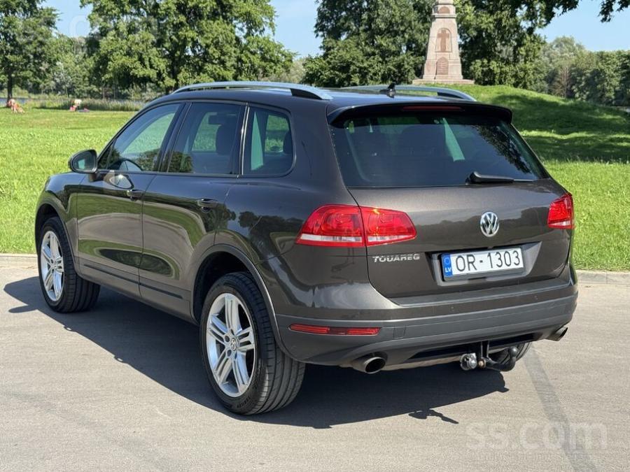 White Volkswagen Touareg 2016 in Riga, with an engine capacity of 3.00 L and mileage of 0 thousand km for 14550 €, photo 5 on AUTOMOTO.COM.LV