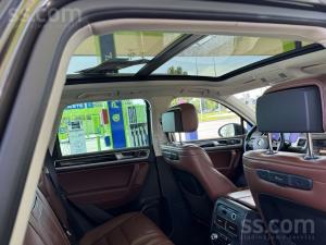 White Volkswagen Touareg 2016 in Riga, with an engine capacity of 3.00 L and mileage of 0 thousand km for 14550 €, photo 12 on AUTOMOTO.COM.LV