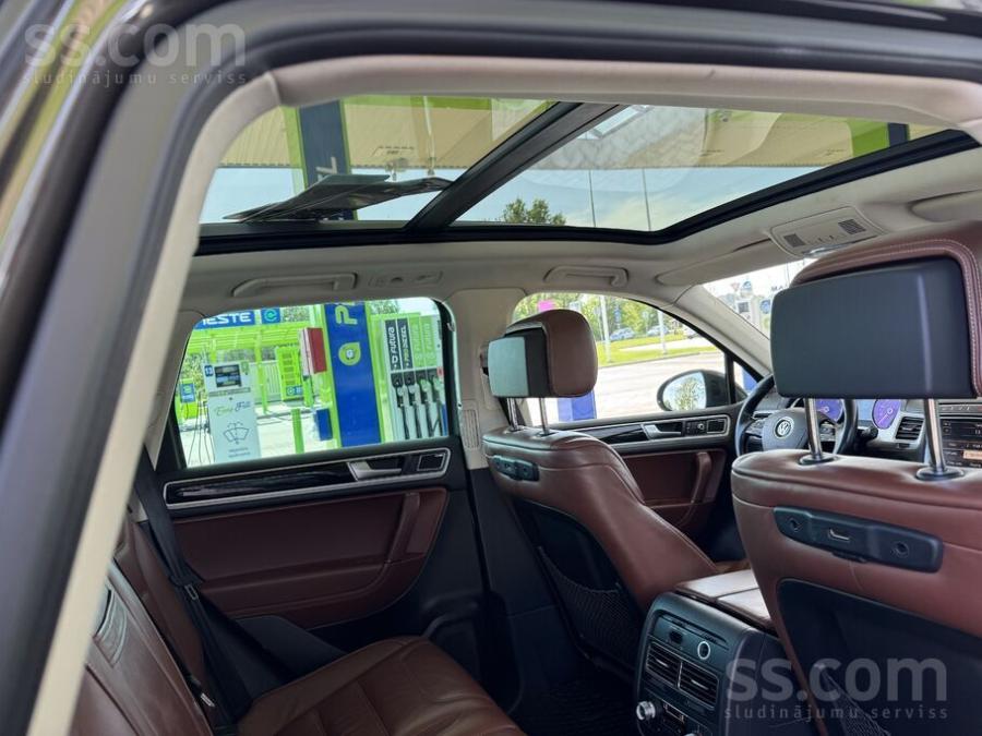 White Volkswagen Touareg 2016 in Riga, with an engine capacity of 3.00 L and mileage of 0 thousand km for 14550 €, photo 12 on AUTOMOTO.COM.LV