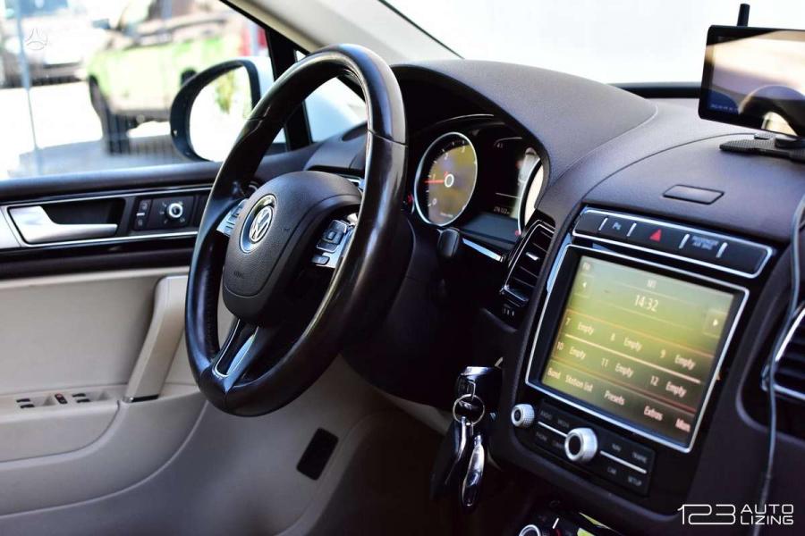 Белый Фольксваген Туарег 2016 в Кретинга, объемом двигателя 3.00 л и пробегом 276 тыс. км за 14999 €, фото 30 на AUTOMOTO.COM.LV