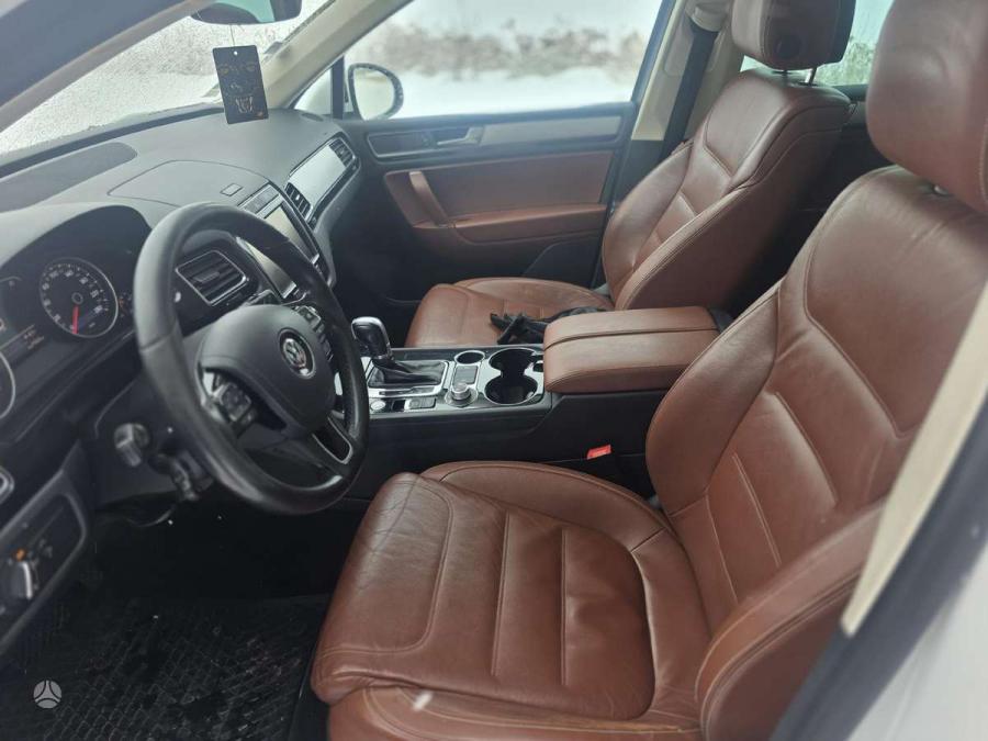 Balts Volkswagen Touareg 2017 Kauņa, ar dzinēja tilpumu 3.00 L un nobraukumu 270 tūkst. km par 16500 €, foto 7 vietnē AUTOMOTO.COM.LV