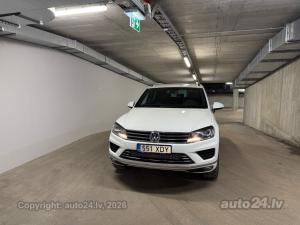 Balts Volkswagen Touareg 2017 Tallina, ar dzinēja tilpumu 3.00 L un nobraukumu 172 tūkst. km par 18000 €, foto  vietnē AUTOMOTO.COM.LV