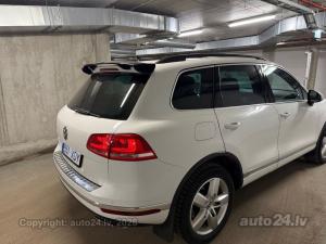 White Volkswagen Touareg 2017 in Tallinn, with an engine capacity of 3.00 L and mileage of 172 thousand km for 18000 €, photo 2 on AUTOMOTO.COM.LV