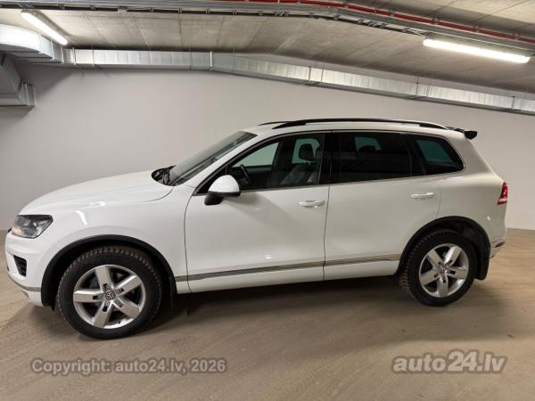 Balts Volkswagen Touareg 2017 Tallina, ar dzinēja tilpumu 3.00 L un nobraukumu 172 tūkst. km par 18000 €, foto 3 vietnē AUTOMOTO.COM.LV