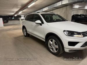 White Volkswagen Touareg 2017 in Tallinn, with an engine capacity of 3.00 L and mileage of 172 thousand km for 18000 €, photo 4 on AUTOMOTO.COM.LV