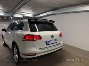White Volkswagen Touareg 2017 in Tallinn, with an engine capacity of 3.00 L and mileage of 172 thousand km for 18000 €, photo 5 on AUTOMOTO.COM.LV