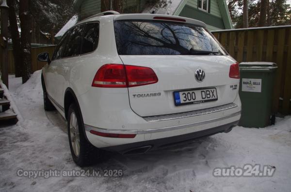 White Volkswagen Touareg 2017 in Tallinn, with an engine capacity of 3.00 L and mileage of 560 thousand km for 13000 €, photo 2 on AUTOMOTO.COM.LV