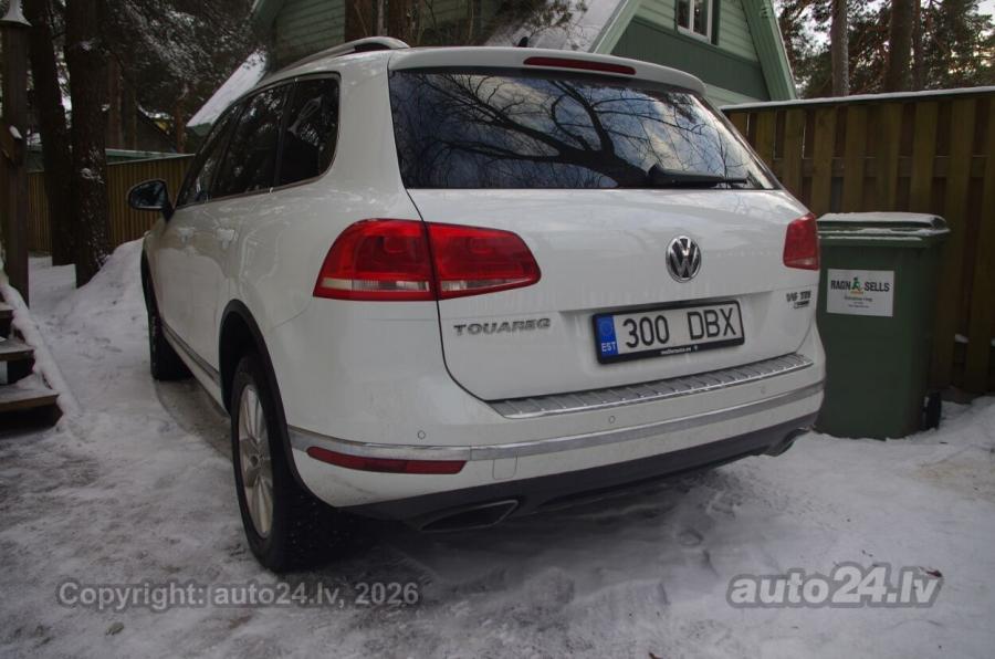 Balts Volkswagen Touareg 2017 Tallina, ar dzinēja tilpumu 3.00 L un nobraukumu 560 tūkst. km par 13000 €, foto 3 vietnē AUTOMOTO.COM.LV