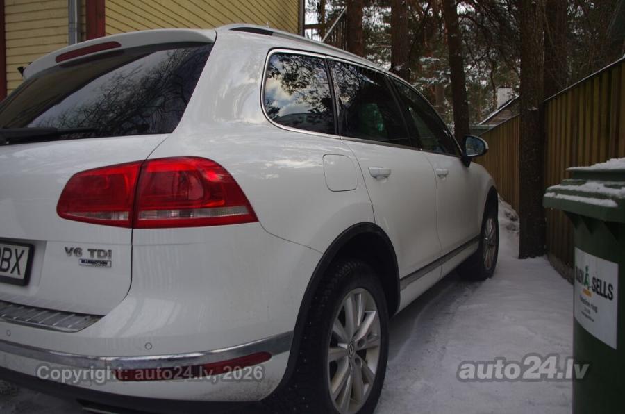 Balts Volkswagen Touareg 2017 Tallina, ar dzinēja tilpumu 3.00 L un nobraukumu 560 tūkst. km par 13000 €, foto 4 vietnē AUTOMOTO.COM.LV