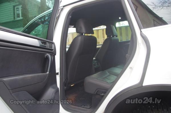 White Volkswagen Touareg 2017 in Tallinn, with an engine capacity of 3.00 L and mileage of 560 thousand km for 13000 €, photo 4 on AUTOMOTO.COM.LV