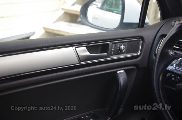 White Volkswagen Touareg 2017 in Tallinn, with an engine capacity of 3.00 L and mileage of 560 thousand km for 13000 €, photo 7 on AUTOMOTO.COM.LV