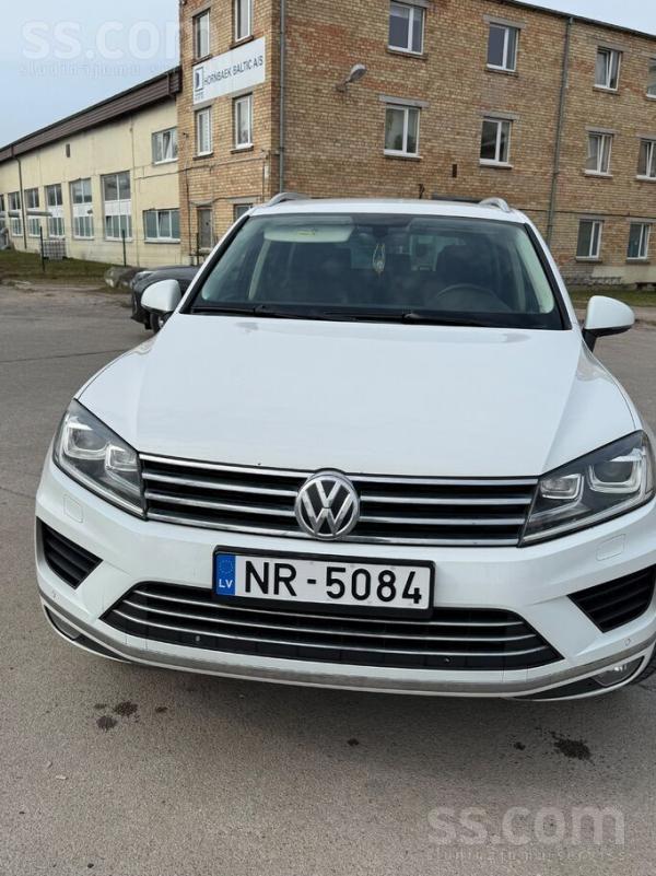 Balts Volkswagen Touareg 2017 Rīga, ar dzinēja tilpumu 3.00 L un nobraukumu 225 tūkst. km par 20000 €, foto 1 vietnē AUTOMOTO.COM.LV