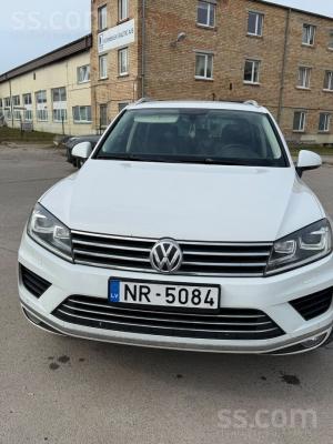 White Volkswagen Touareg 2017 in Riga, with an engine capacity of 3.00 L and mileage of 225 thousand km for 20000 €, photo  on AUTOMOTO.COM.LV
