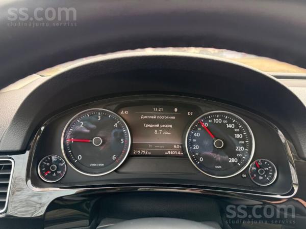Balts Volkswagen Touareg 2017 Rīga, ar dzinēja tilpumu 3.00 L un nobraukumu 225 tūkst. km par 20000 €, foto 4 vietnē AUTOMOTO.COM.LV