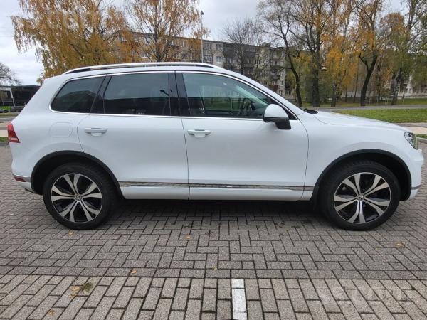 Balts Volkswagen Touareg 2017 Rīga, ar dzinēja tilpumu 3.00 L un nobraukumu 225 tūkst. km par 20000 €, foto 5 vietnē AUTOMOTO.COM.LV