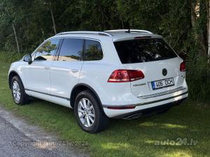 Balts Volkswagen Touareg 2017 Tallina, ar dzinēja tilpumu 3.00 L un nobraukumu 256 tūkst. km par 14490 €, foto 3 vietnē AUTOMOTO.COM.LV