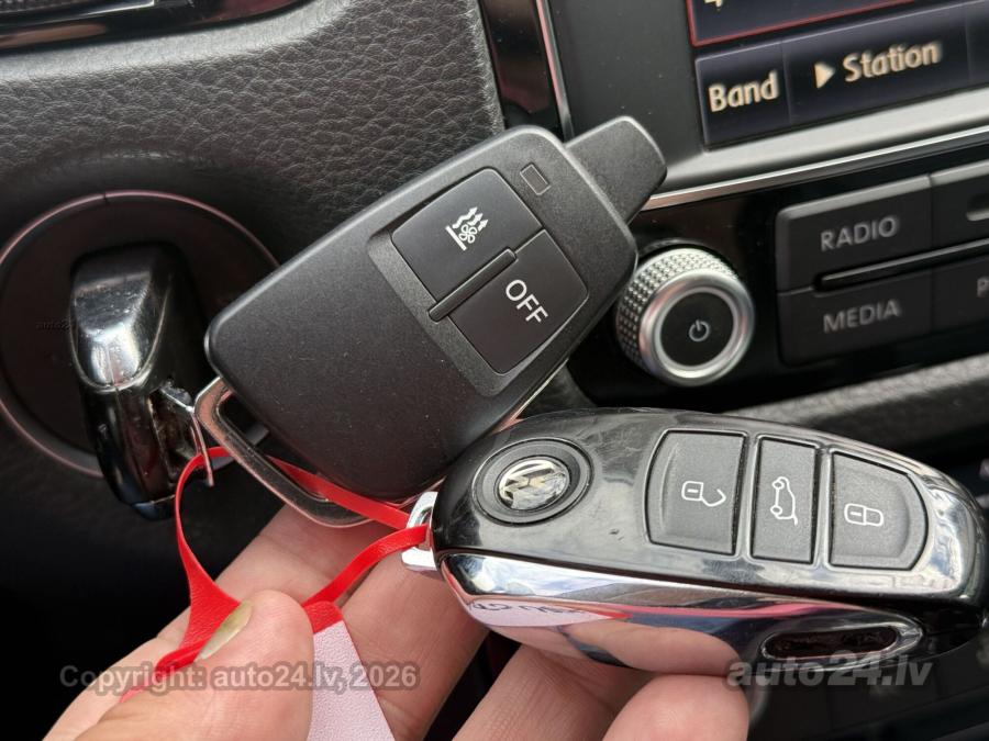 Balts Volkswagen Touareg 2017 Tallina, ar dzinēja tilpumu 3.00 L un nobraukumu 256 tūkst. km par 14490 €, foto 6 vietnē AUTOMOTO.COM.LV