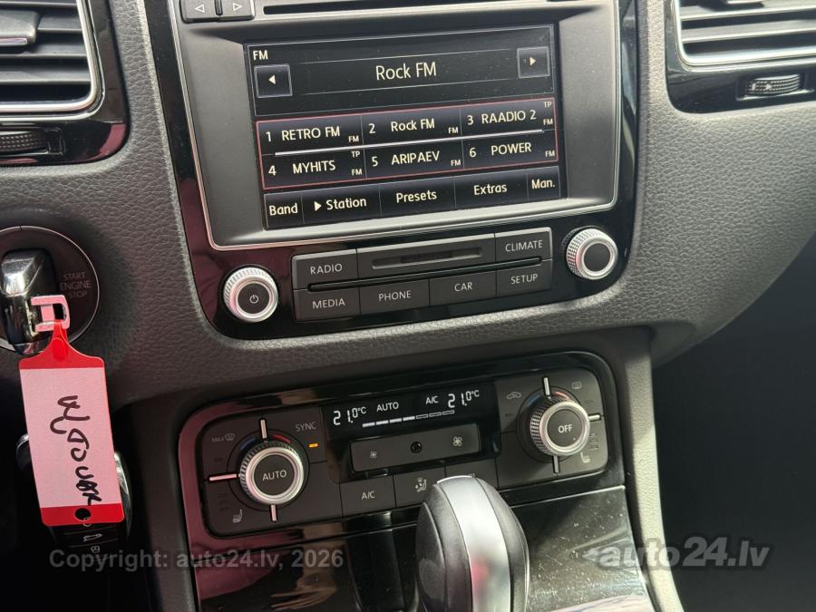 Balts Volkswagen Touareg 2017 Tallina, ar dzinēja tilpumu 3.00 L un nobraukumu 256 tūkst. km par 14490 €, foto 8 vietnē AUTOMOTO.COM.LV