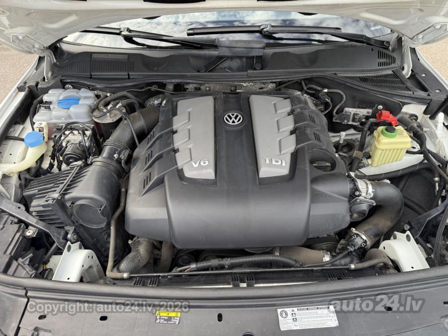 Balts Volkswagen Touareg 2017 Tallina, ar dzinēja tilpumu 3.00 L un nobraukumu 256 tūkst. km par 14490 €, foto 13 vietnē AUTOMOTO.COM.LV