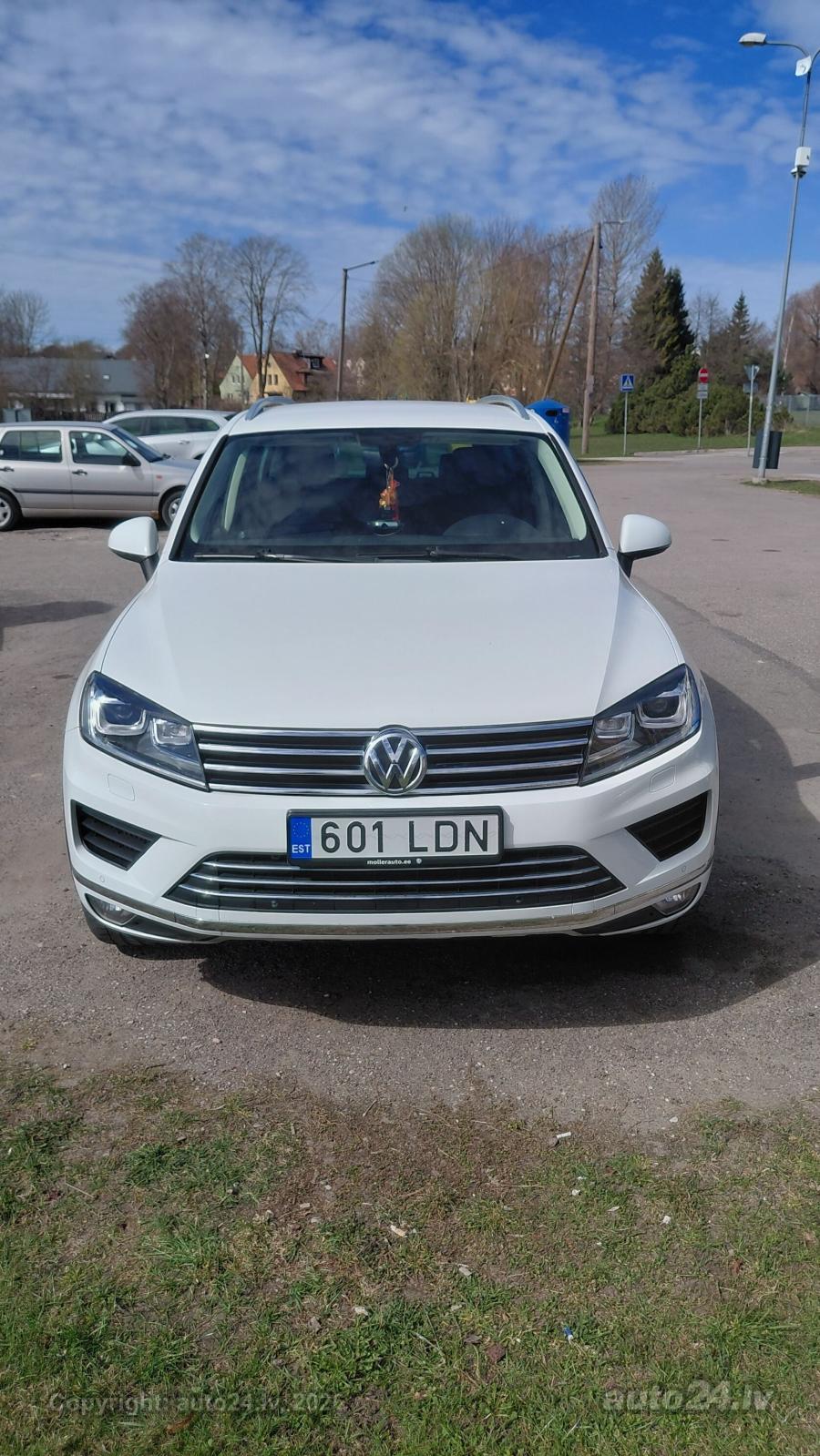 Balts Volkswagen Touareg 2018 Tallina, ar dzinēja tilpumu 3.00 L un nobraukumu 196 tūkst. km par 25000 €, foto 3 vietnē AUTOMOTO.COM.LV