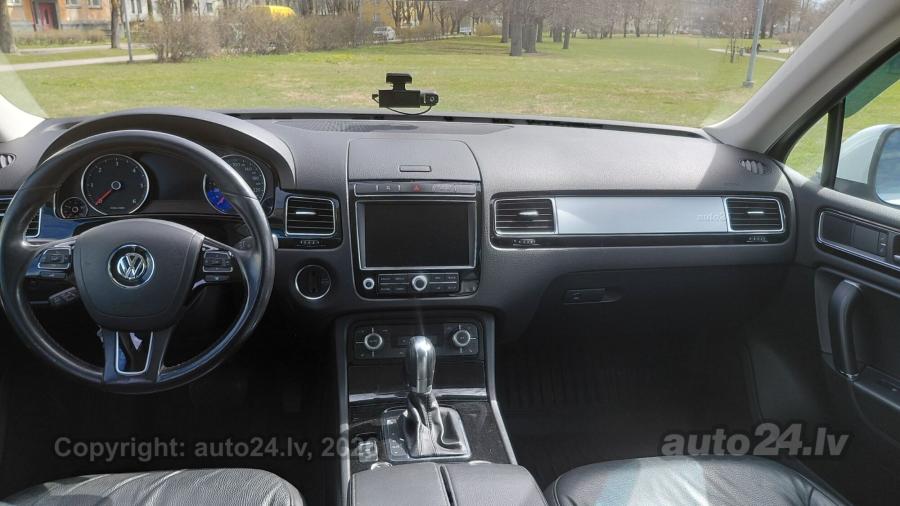 Balts Volkswagen Touareg 2018 Tallina, ar dzinēja tilpumu 3.00 L un nobraukumu 196 tūkst. km par 25000 €, foto 25 vietnē AUTOMOTO.COM.LV