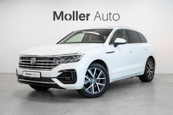 Balts Volkswagen Touareg 2018 Viļņa, ar dzinēja tilpumu 3.00 L un nobraukumu 127 tūkst. km par 34900 €, foto  vietnē AUTOMOTO.COM.LV