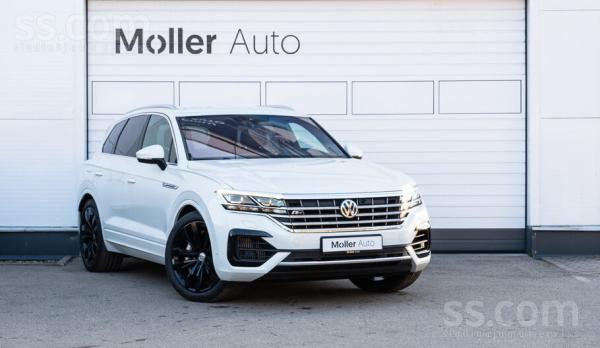 White Volkswagen Touareg 2019 in Riga, with an engine capacity of 4.00 L and mileage of 159 thousand km for 39950 €, photo 2 on AUTOMOTO.COM.LV