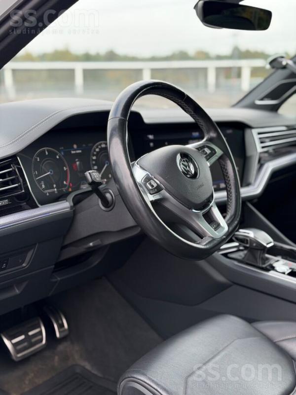 Volkswagen Touareg 2019 Rīga vietnē Balts Volkswagen Touareg 2019 Rīga, ar dzinēja tilpumu 3.00 L un nobraukumu 204 tūkst. km par 34900 €, foto 7 vietnē AUTOMOTO.COM.LV