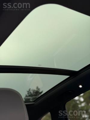 White Volkswagen Touareg 2019 in Riga, with an engine capacity of 3.00 L and mileage of 204 thousand km for 34900 €, photo 18 on AUTOMOTO.COM.LV