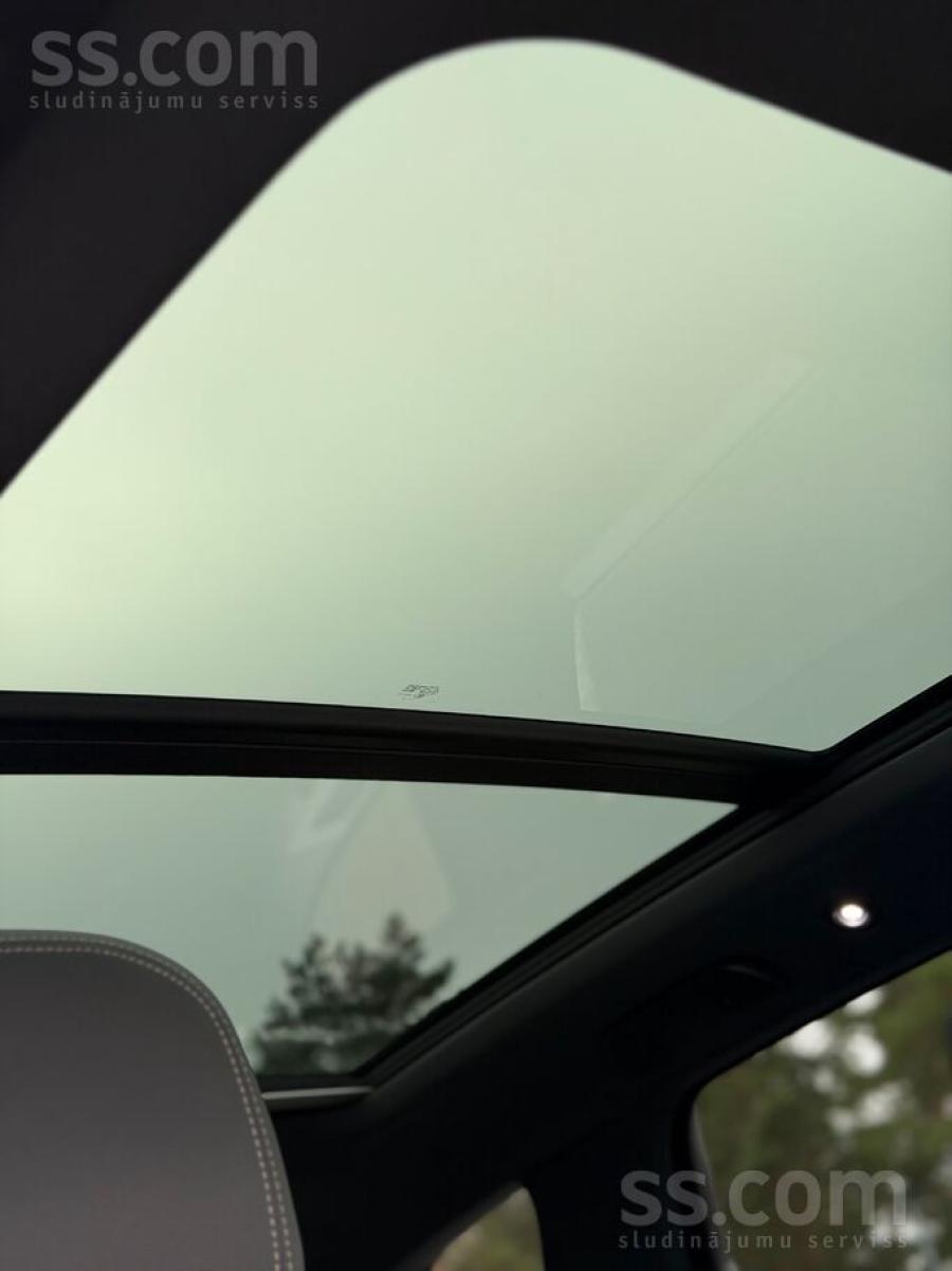 White Volkswagen Touareg 2019 in Riga, with an engine capacity of 3.00 L and mileage of 204 thousand km for 34900 €, photo 18 on AUTOMOTO.COM.LV