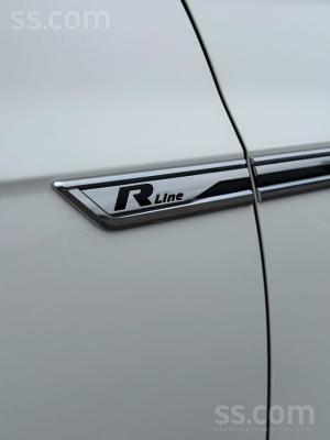 White Volkswagen Touareg 2019 in Riga, with an engine capacity of 3.00 L and mileage of 204 thousand km for 34900 €, photo 21 on AUTOMOTO.COM.LV