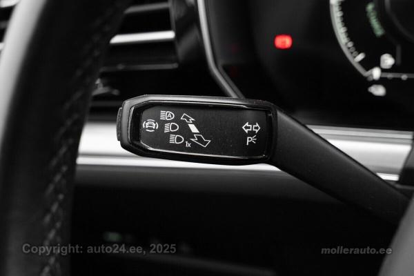 White Volkswagen Touareg 2021 in Riga, with an engine capacity of 3.00 L and mileage of 82 thousand km for 43810 €, photo 11 on AUTOMOTO.COM.LV