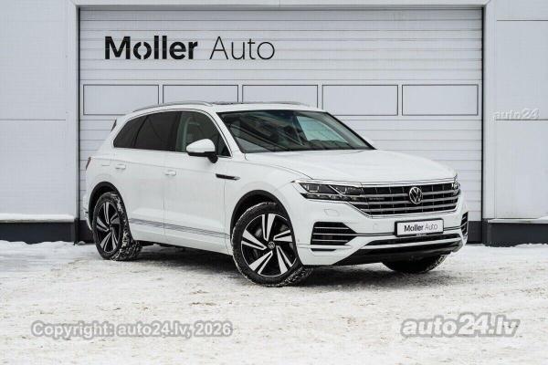 White Volkswagen Touareg 2021 in Riga, with an engine capacity of 3.00 L and mileage of 96 thousand km for 44578 €, photo 2 on AUTOMOTO.COM.LV