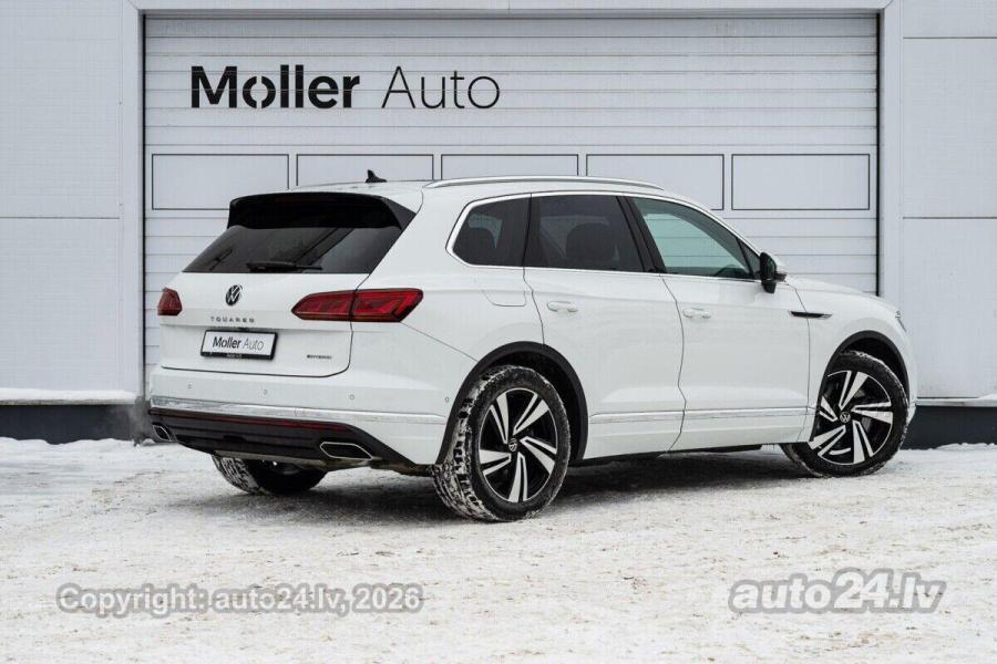 Balts Volkswagen Touareg 2021 Rīga, ar dzinēja tilpumu 3.00 L un nobraukumu 96 tūkst. km par 44578 €, foto 3 vietnē AUTOMOTO.COM.LV
