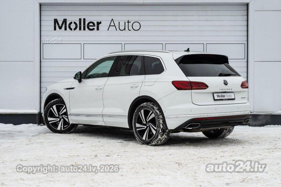 Balts Volkswagen Touareg 2021 Rīga, ar dzinēja tilpumu 3.00 L un nobraukumu 96 tūkst. km par 44578 €, foto 4 vietnē AUTOMOTO.COM.LV