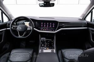Balts Volkswagen Touareg 2021 Rīga, ar dzinēja tilpumu 3.00 L un nobraukumu 96 tūkst. km par 44578 €, foto 8 vietnē AUTOMOTO.COM.LV