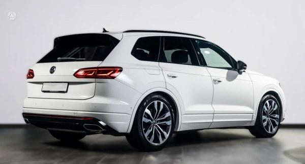 Balts Volkswagen Touareg 2021 Viļņa, ar dzinēja tilpumu 3.00 L un nobraukumu 134 tūkst. km par 49900 €, foto 5 vietnē AUTOMOTO.COM.LV