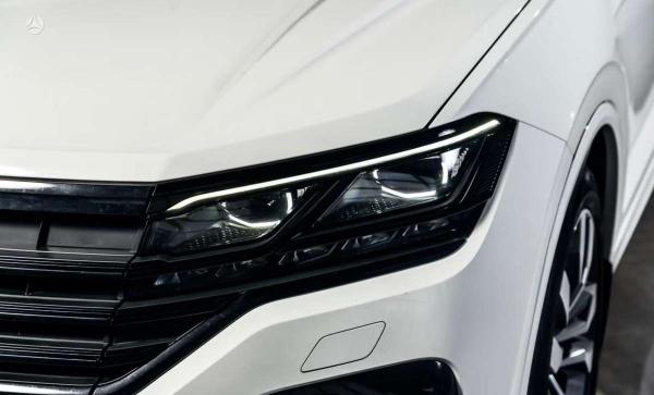 Balts Volkswagen Touareg 2021 Viļņa, ar dzinēja tilpumu 3.00 L un nobraukumu 134 tūkst. km par 49900 €, foto 8 vietnē AUTOMOTO.COM.LV