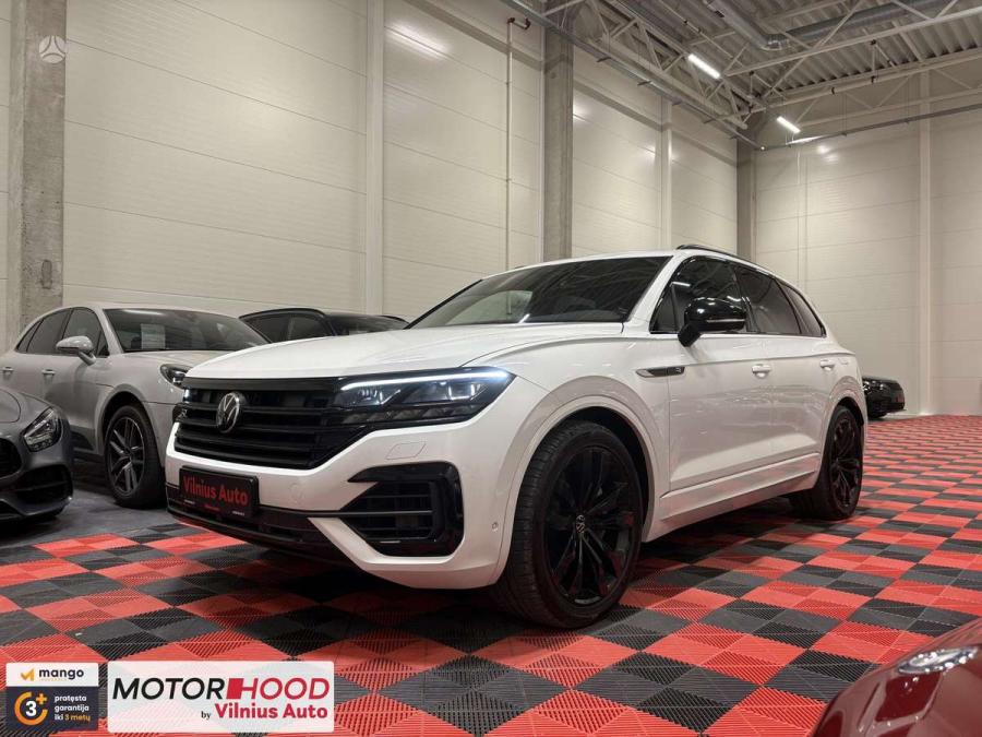 White Volkswagen Touareg 2021 in Vilnius, with an engine capacity of 3.00 L and mileage of 108 thousand km for 49990 €, photo 1 on AUTOMOTO.COM.LV