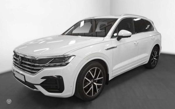 Balts Volkswagen Touareg 2021 Viļņa, ar dzinēja tilpumu 2.97 L un nobraukumu 94 tūkst. km par 50999 €, foto 1 vietnē AUTOMOTO.COM.LV