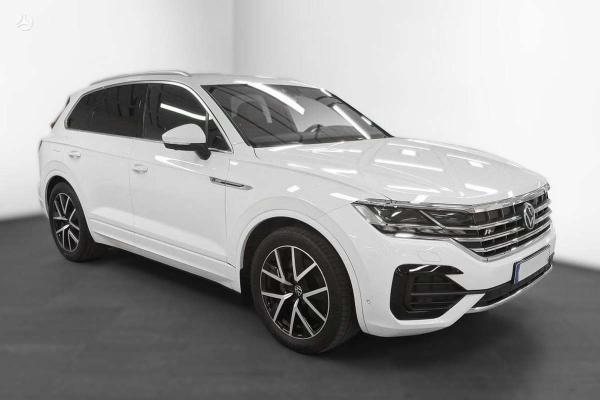 Balts Volkswagen Touareg 2021 Viļņa, ar dzinēja tilpumu 2.97 L un nobraukumu 94 tūkst. km par 50999 €, foto 2 vietnē AUTOMOTO.COM.LV