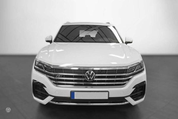 Balts Volkswagen Touareg 2021 Viļņa, ar dzinēja tilpumu 2.97 L un nobraukumu 94 tūkst. km par 50999 €, foto 5 vietnē AUTOMOTO.COM.LV