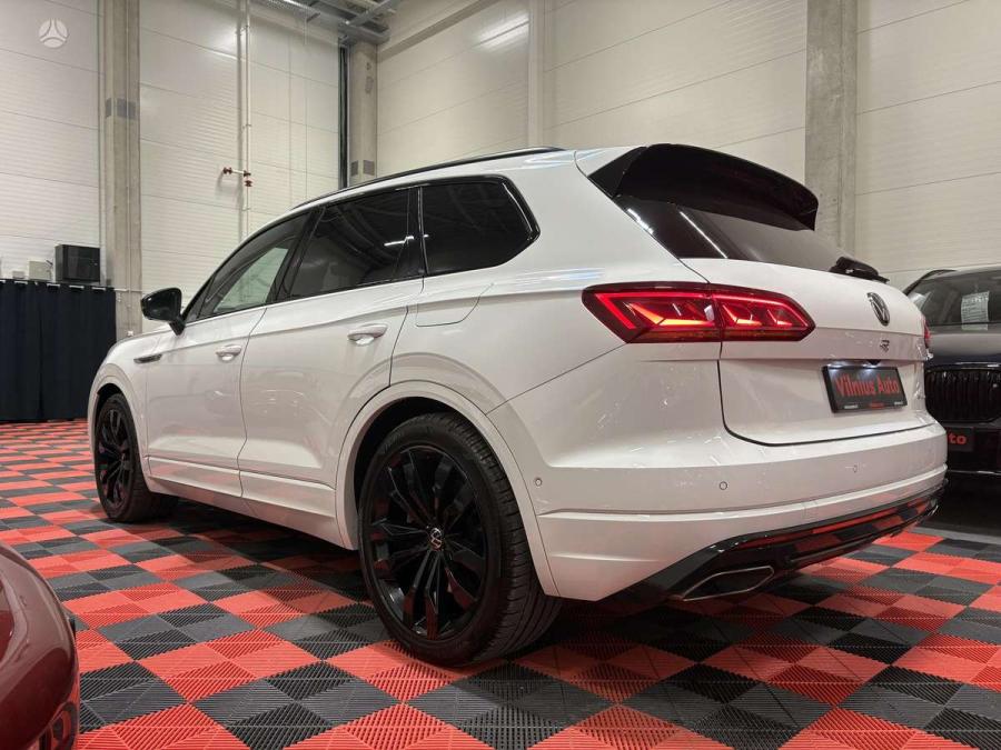 Balts Volkswagen Touareg 2021 Viļņa, ar dzinēja tilpumu 3.00 L un nobraukumu 108 tūkst. km par 46500 €, foto 7 vietnē AUTOMOTO.COM.LV