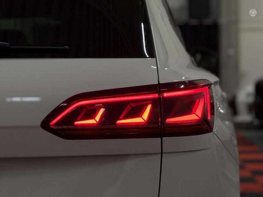 Balts Volkswagen Touareg 2021 Viļņa, ar dzinēja tilpumu 3.00 L un nobraukumu 108 tūkst. km par 46500 €, foto 11 vietnē AUTOMOTO.COM.LV