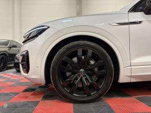 Balts Volkswagen Touareg 2021 Viļņa, ar dzinēja tilpumu 3.00 L un nobraukumu 108 tūkst. km par 46500 €, foto 12 vietnē AUTOMOTO.COM.LV
