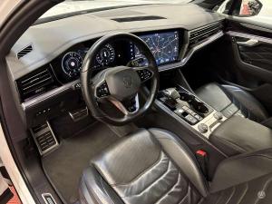 Balts Volkswagen Touareg 2021 Viļņa, ar dzinēja tilpumu 3.00 L un nobraukumu 108 tūkst. km par 46500 €, foto 14 vietnē AUTOMOTO.COM.LV