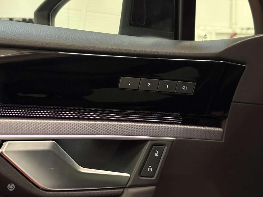 Balts Volkswagen Touareg 2021 Viļņa, ar dzinēja tilpumu 3.00 L un nobraukumu 108 tūkst. km par 46500 €, foto 16 vietnē AUTOMOTO.COM.LV